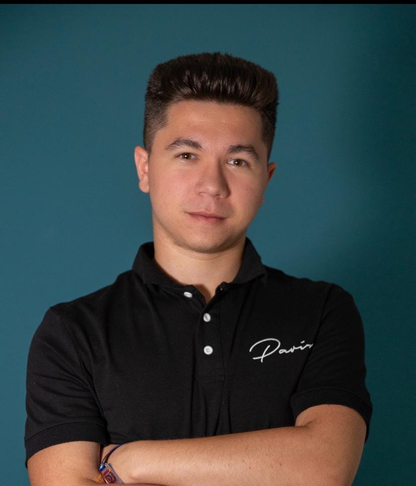 Alex Mihoc – Medium