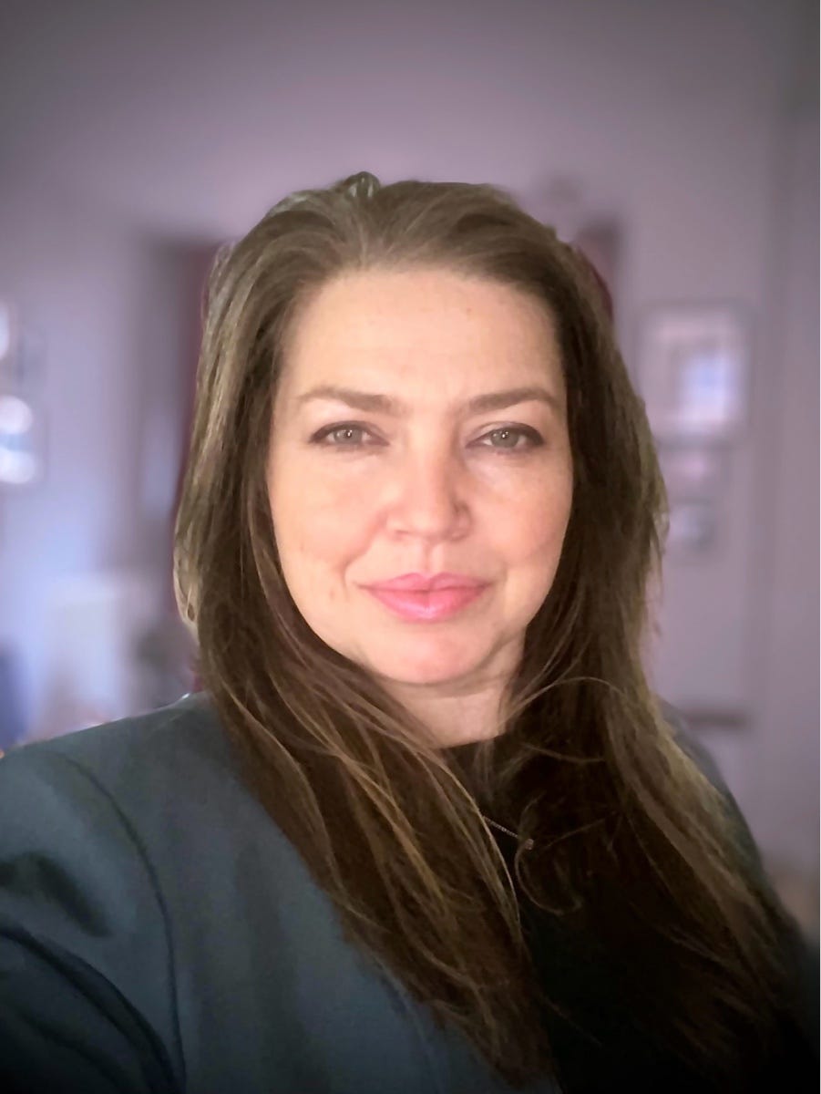 Julia Fallon – Medium