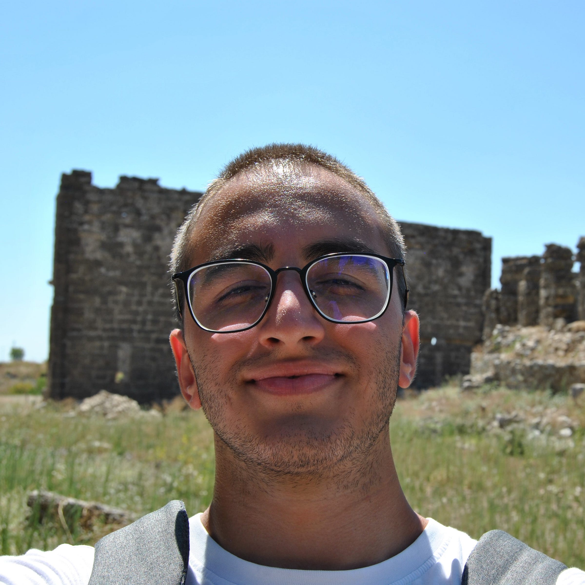 Ekin Akkaya – Medium