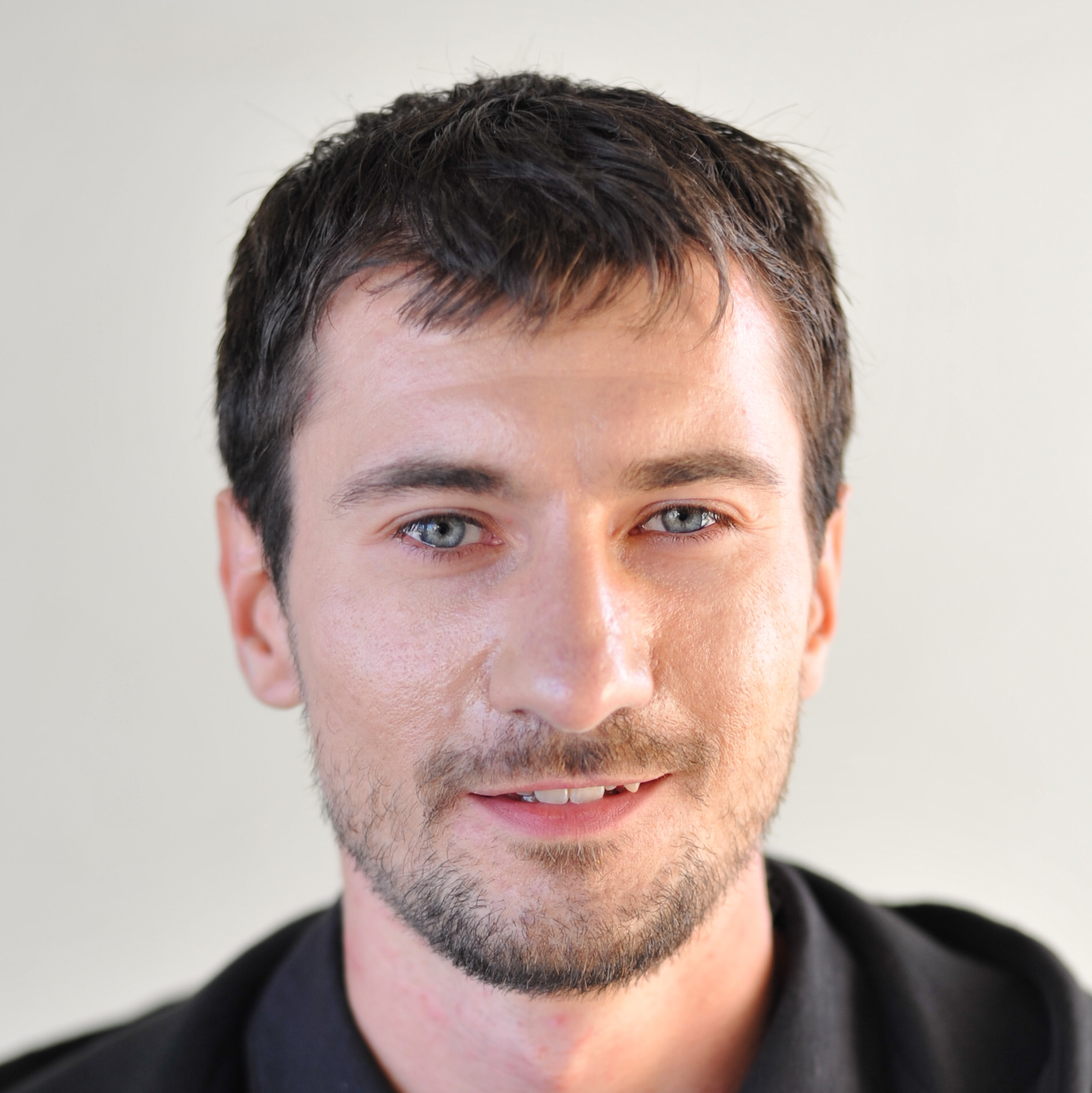 Alex Bush – Medium