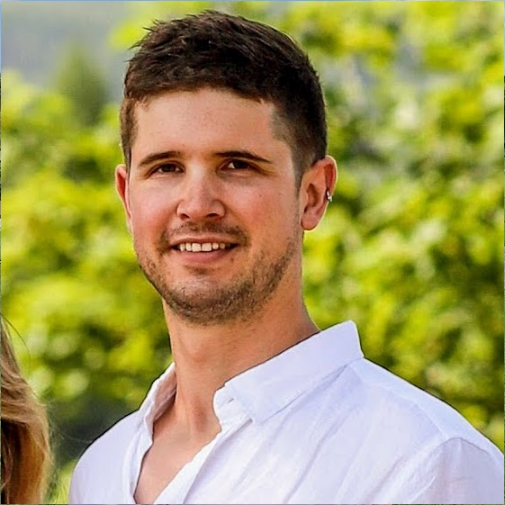 Alex Savage – Medium