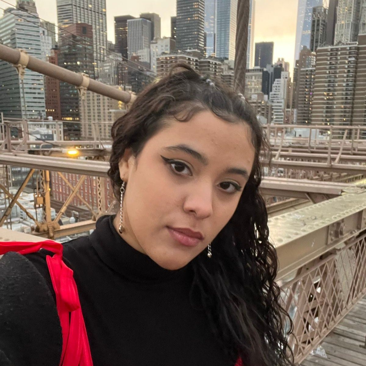 Livia Azevedo – Medium