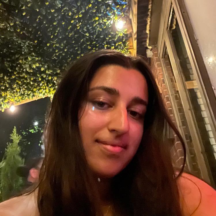 Jasmine Moha – Medium