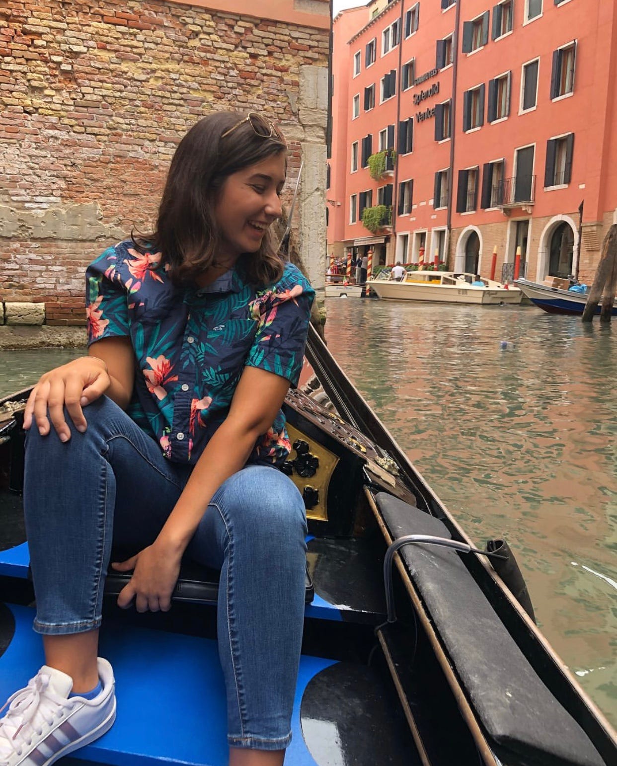 Lizzy Lourenco – Medium