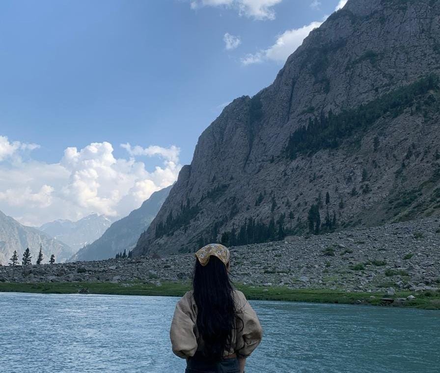 Imaan Ibrar – Medium