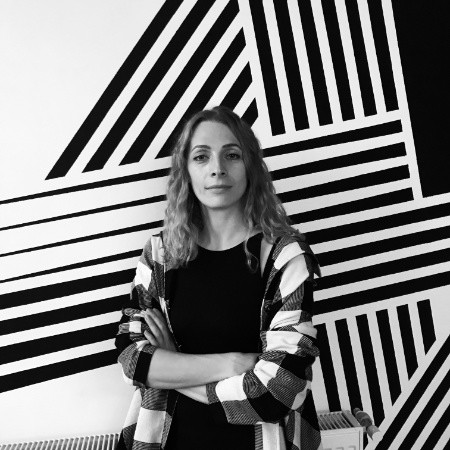Anna Akage – Medium
