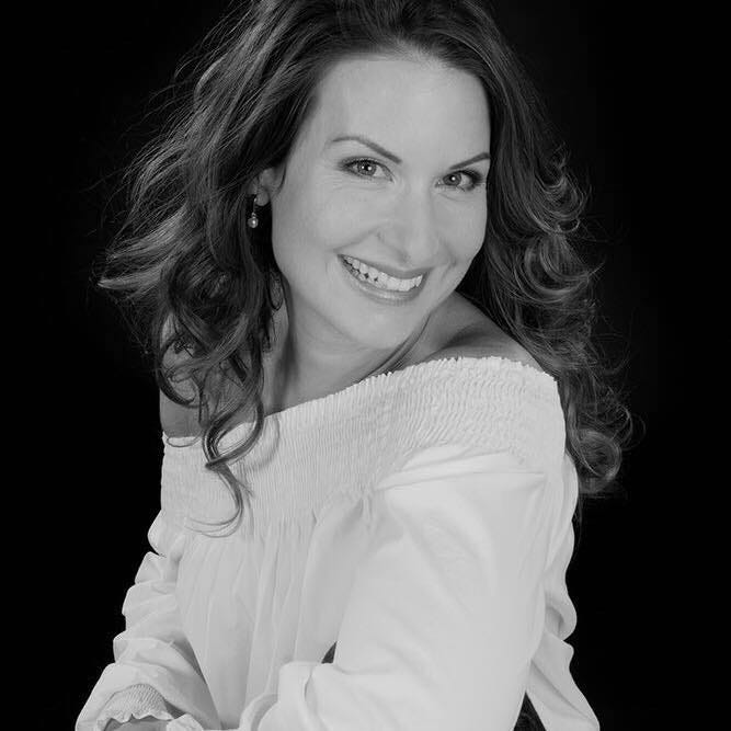 Claudia Emili – Medium