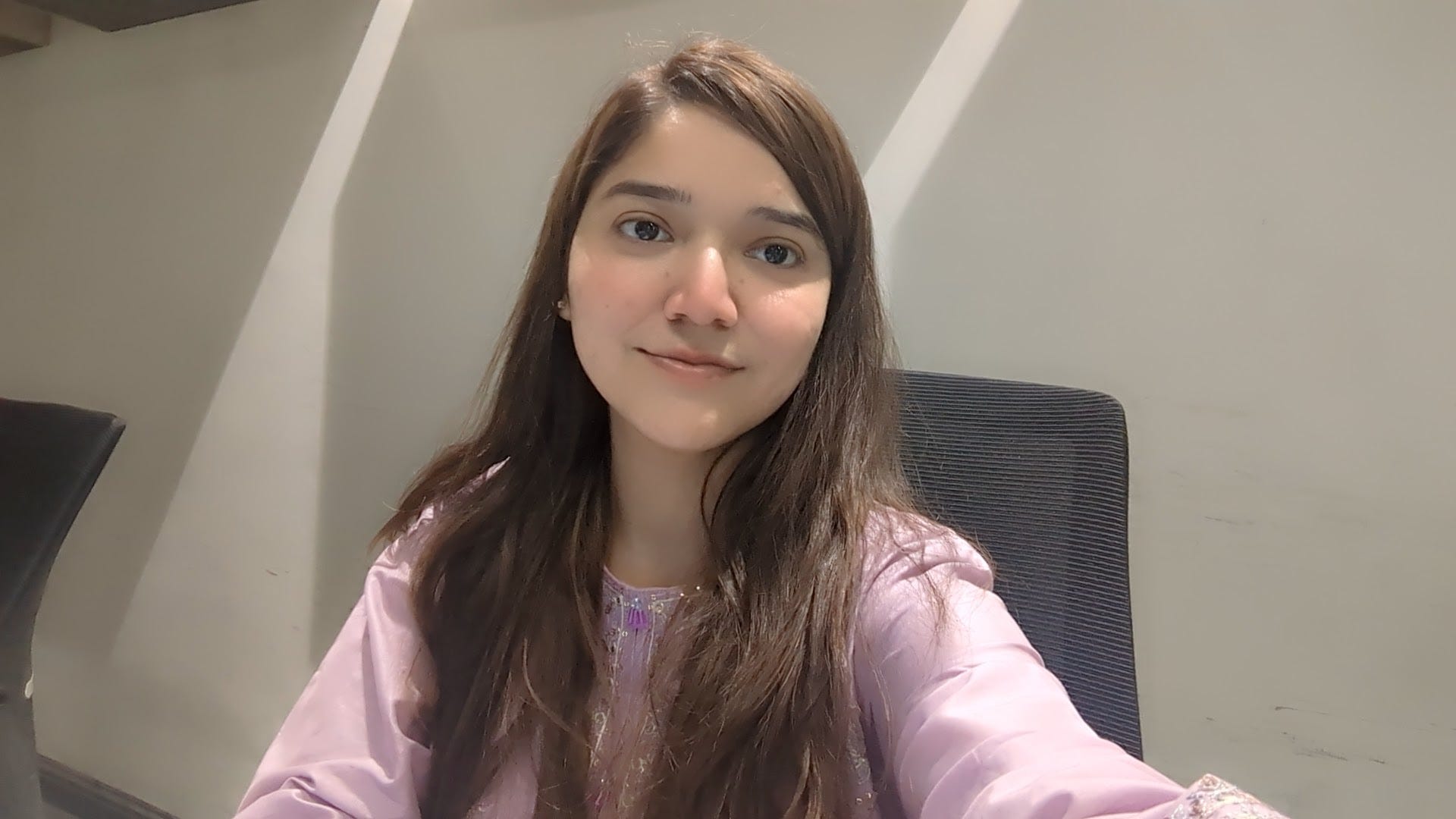 Maimoona Yasin – Medium