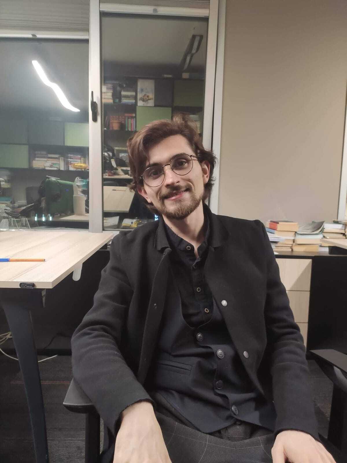 Salih Özbay – Medium