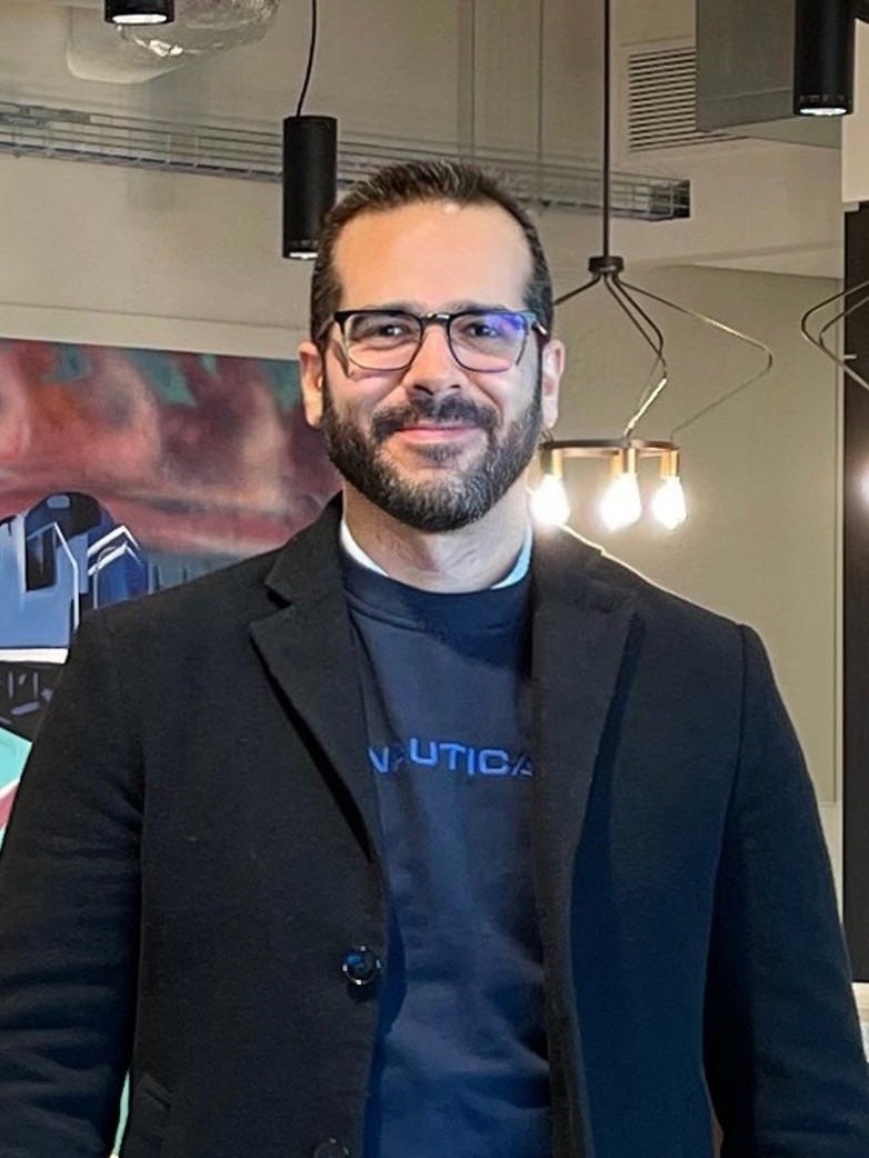 Alex Camarena Burdier – Medium