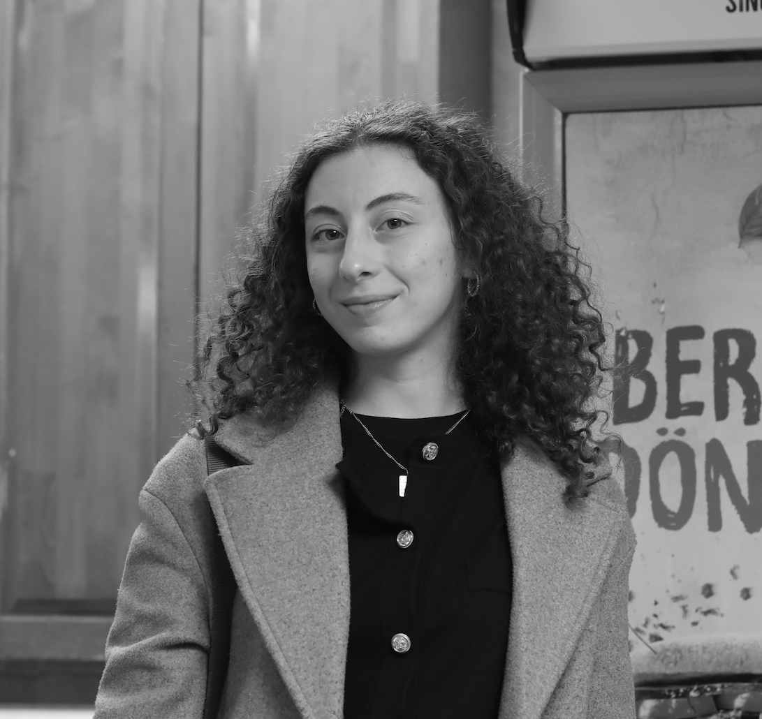 Zeynep Karagüzel – Medium