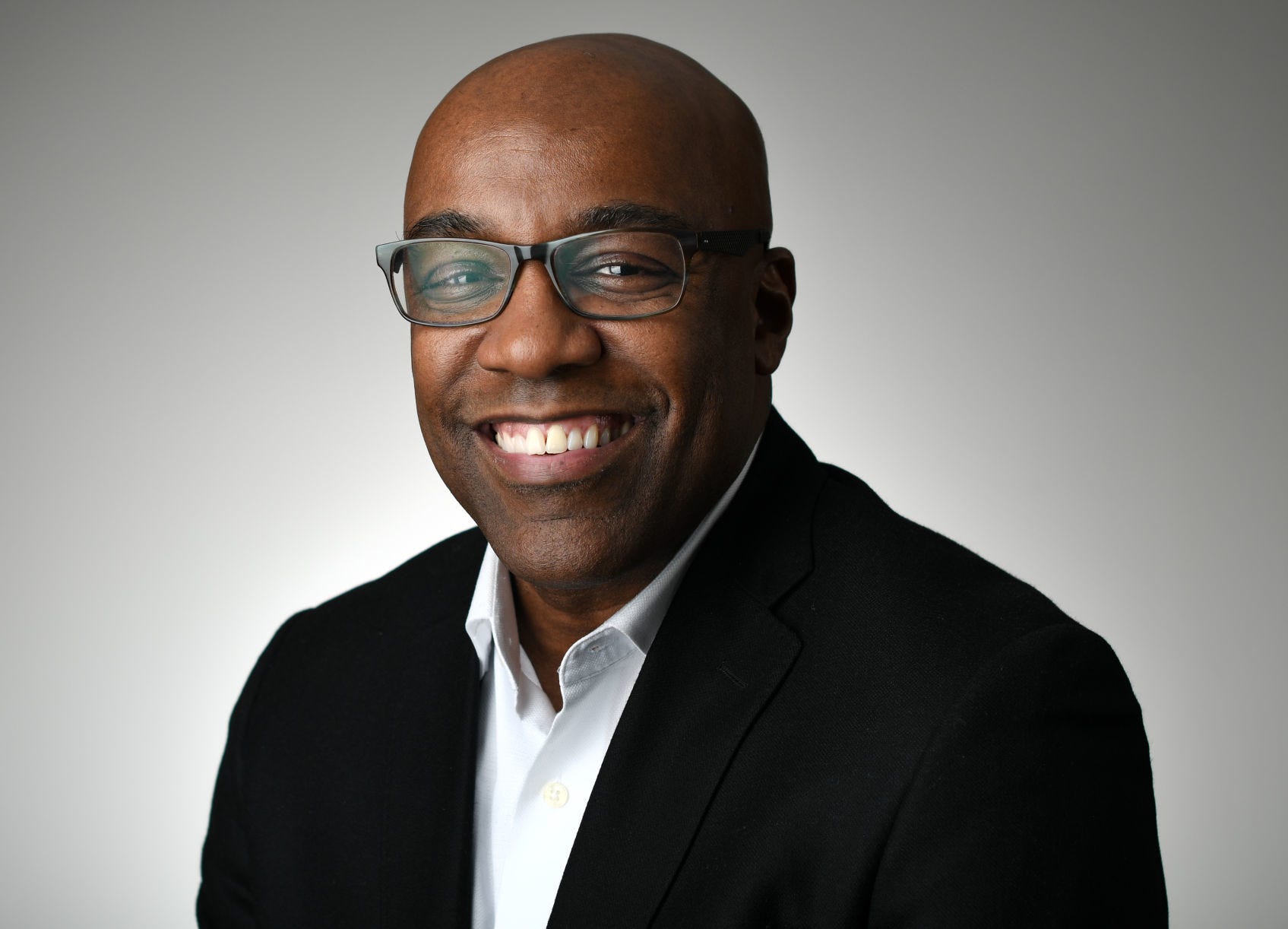 Kwame Raoul – Medium