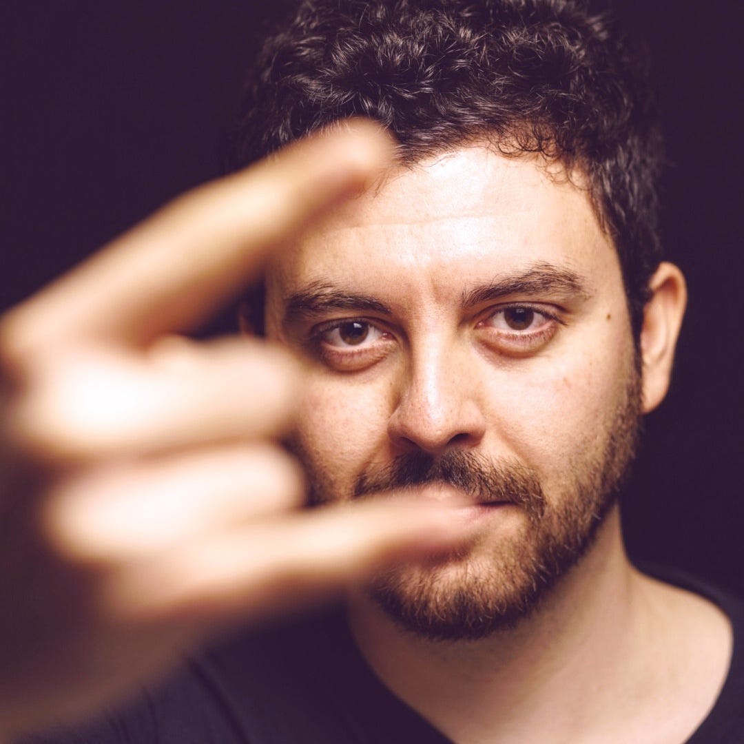 Fanis Veizis – Medium