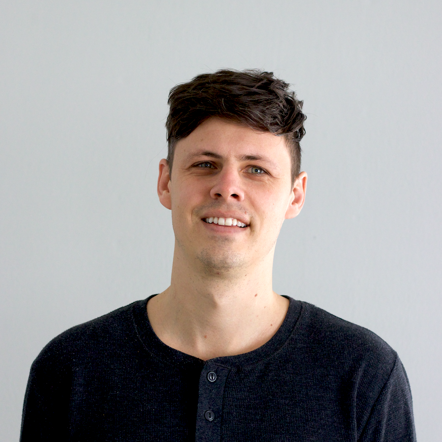 Lee Constantine – Medium