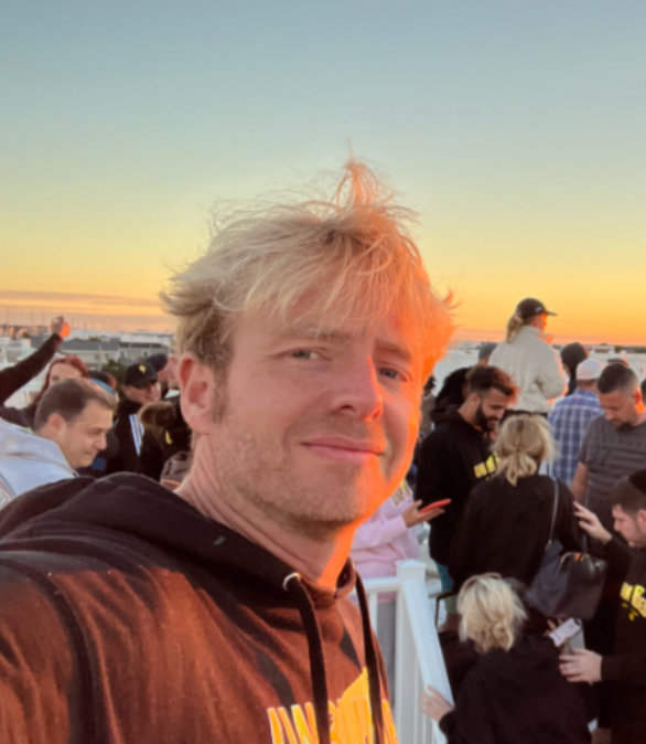 Elias Moosman – Medium