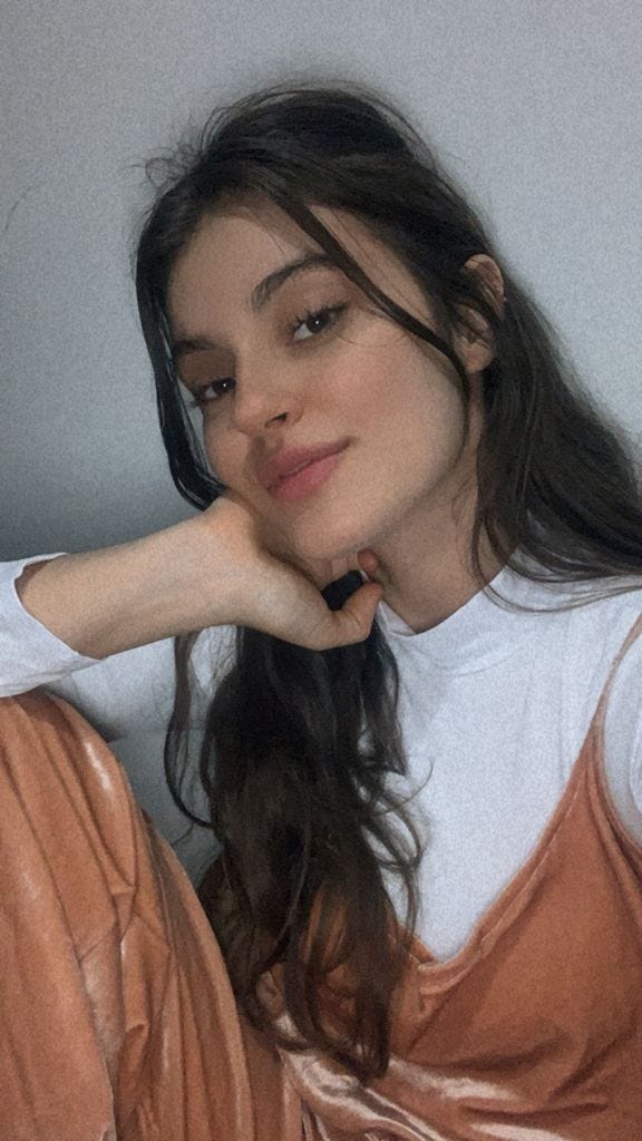 Yasmim Girardi – Medium