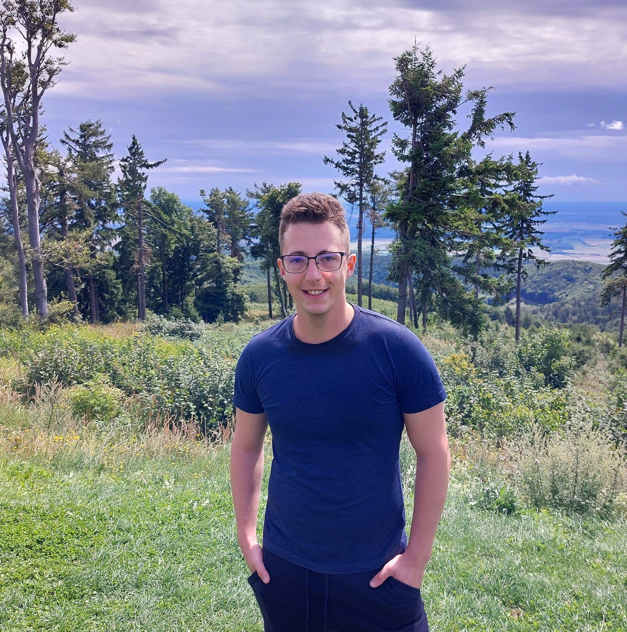 Róbert Maróti – Medium