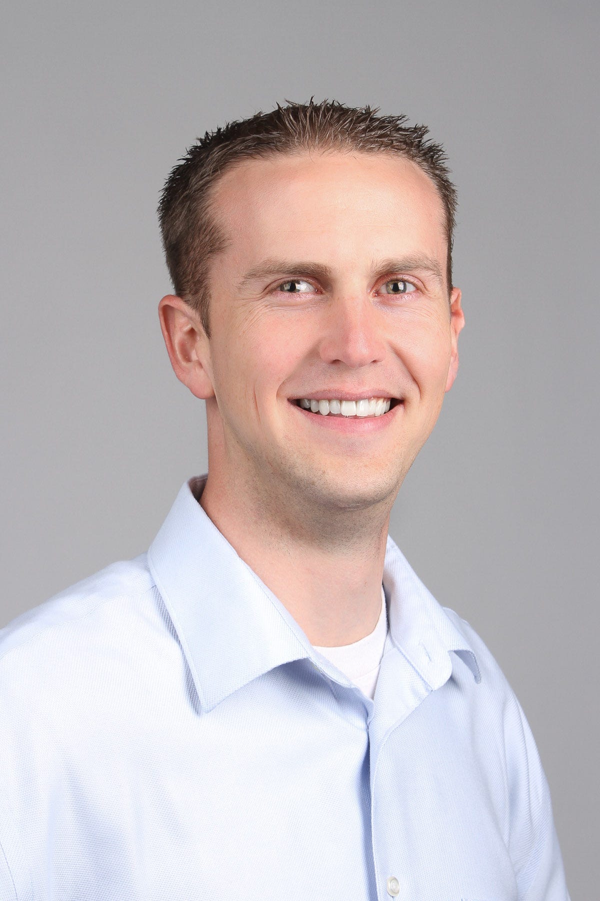 Aaron Hardy – Medium