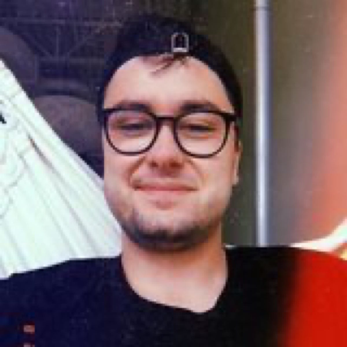 Hayden Mills – Medium