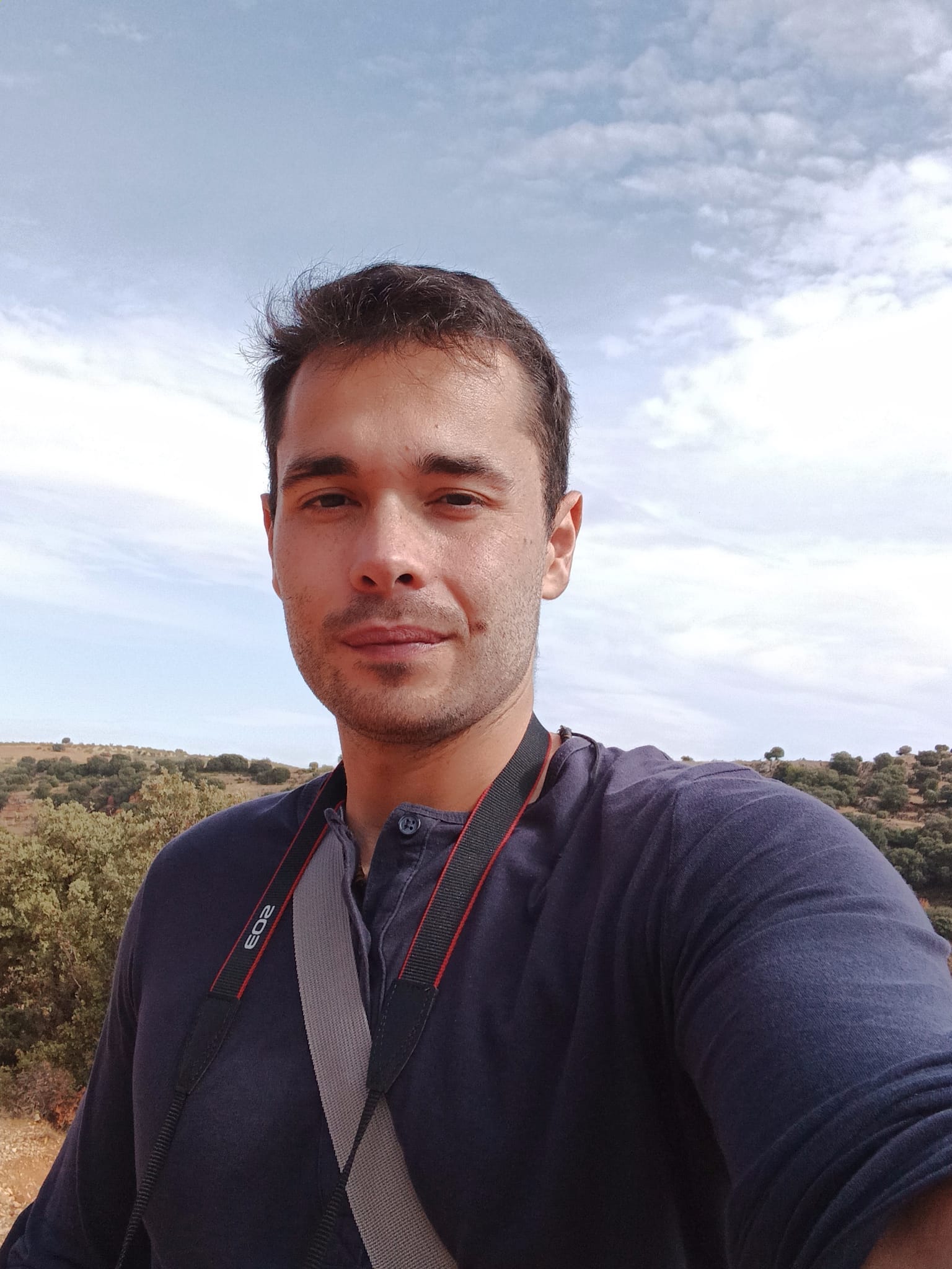 Jose Simon – Medium