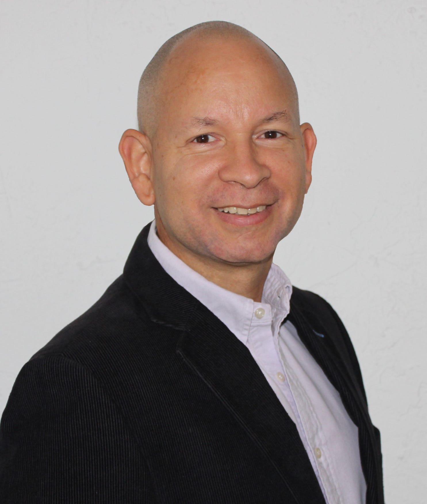 Hector Santana – Medium