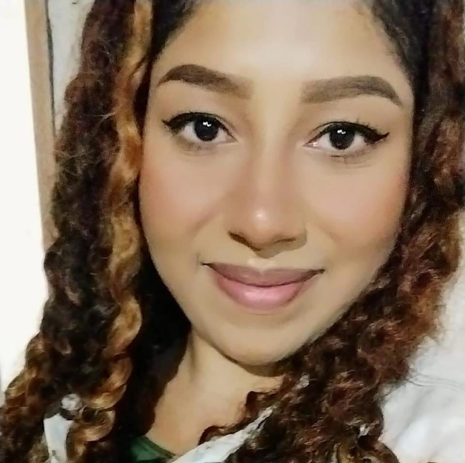 Alicia Melo Oliveira – Medium
