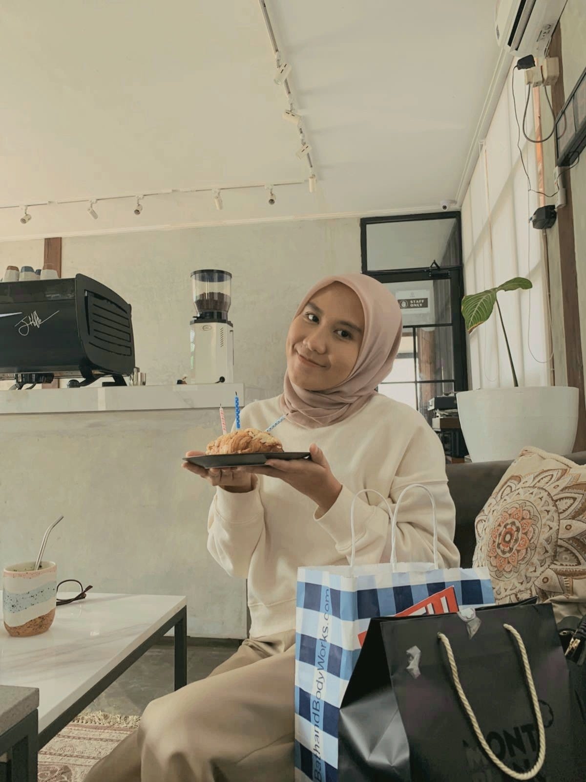 Adinda Triwahyu – Medium