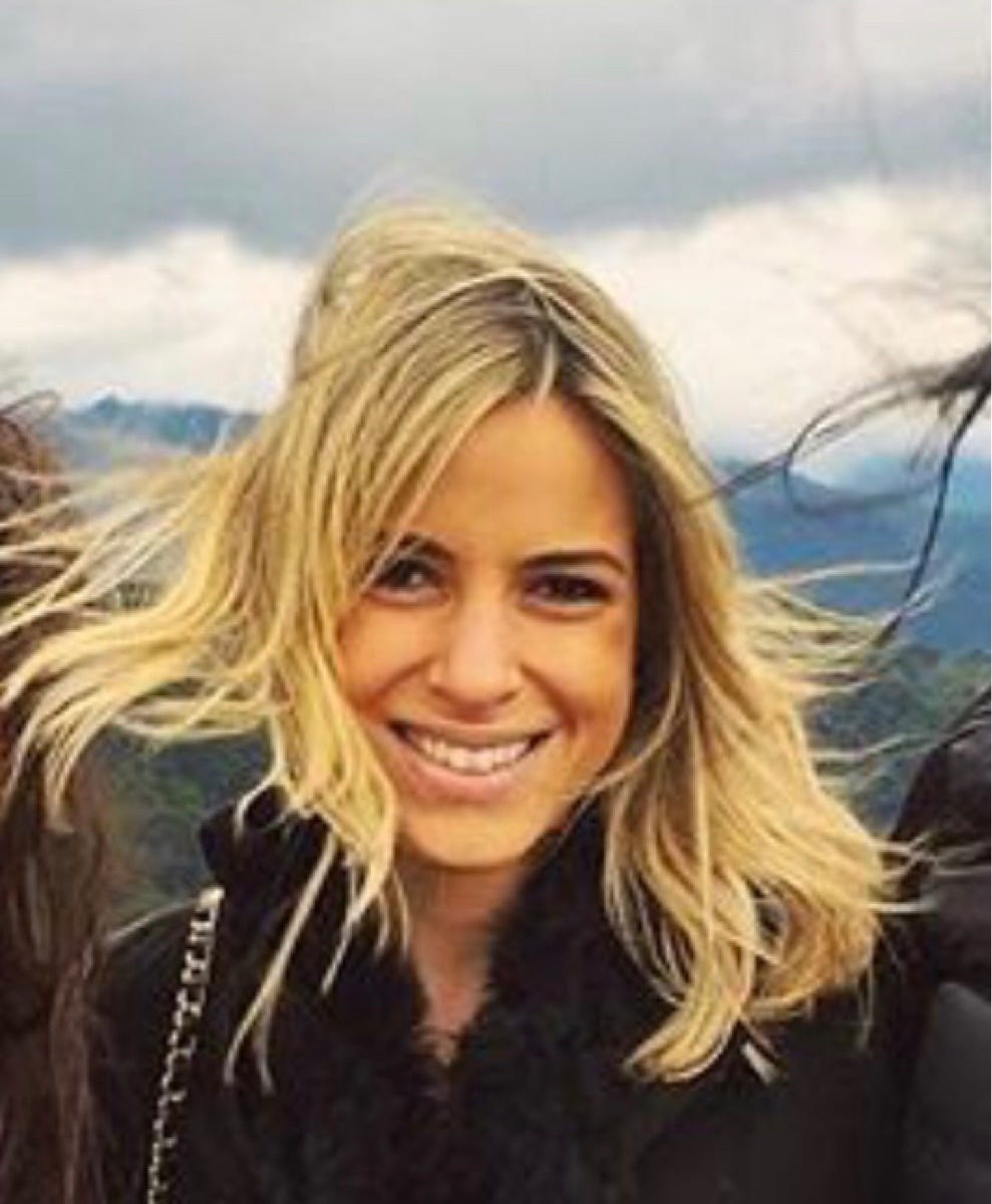 Debora Mendeleh – Medium