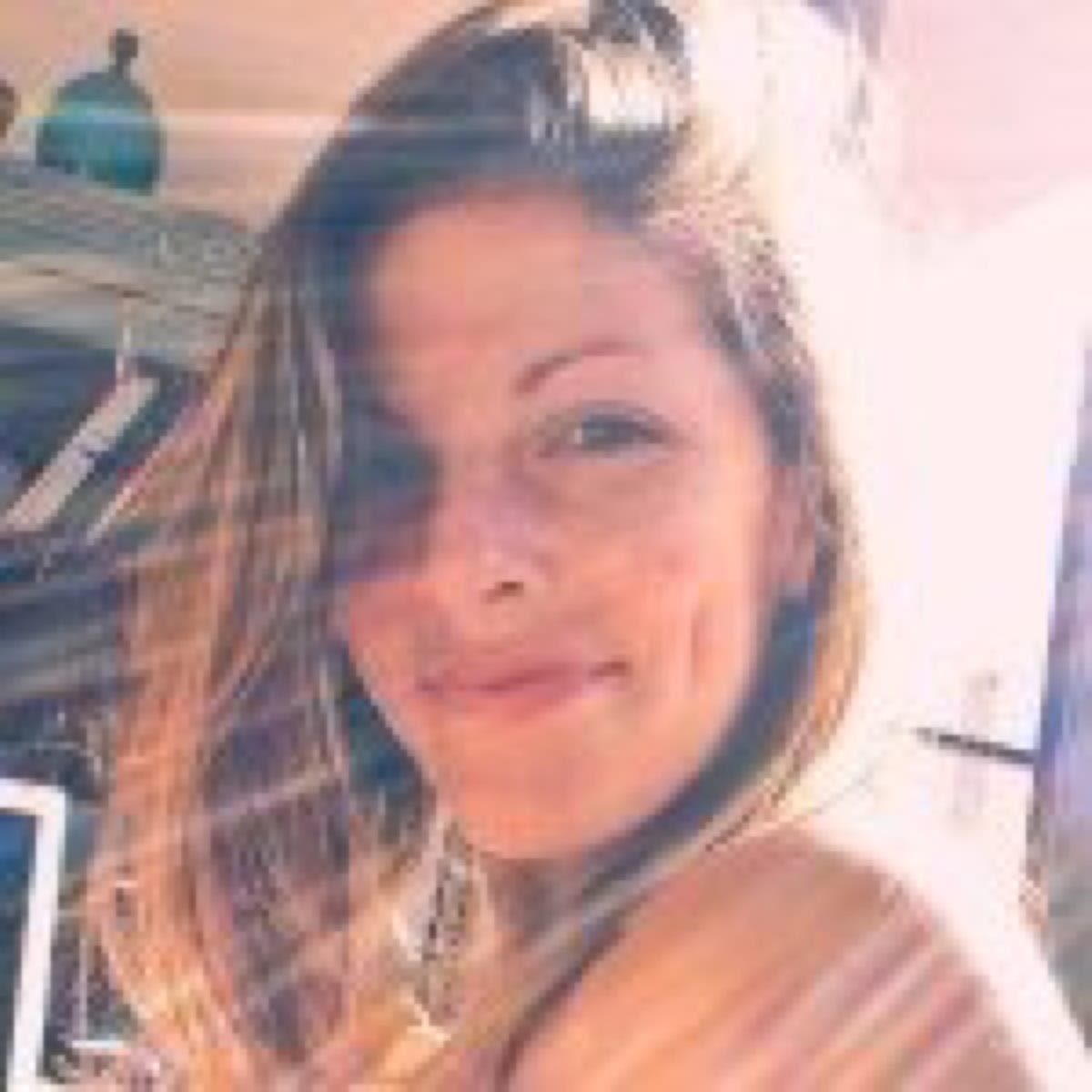 Dasi Fletcher – Medium