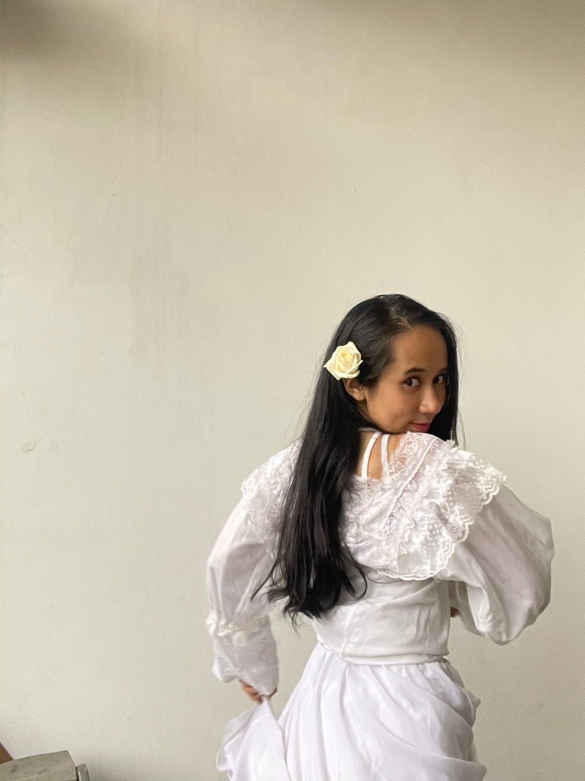 Tsania Surawiredja – Medium
