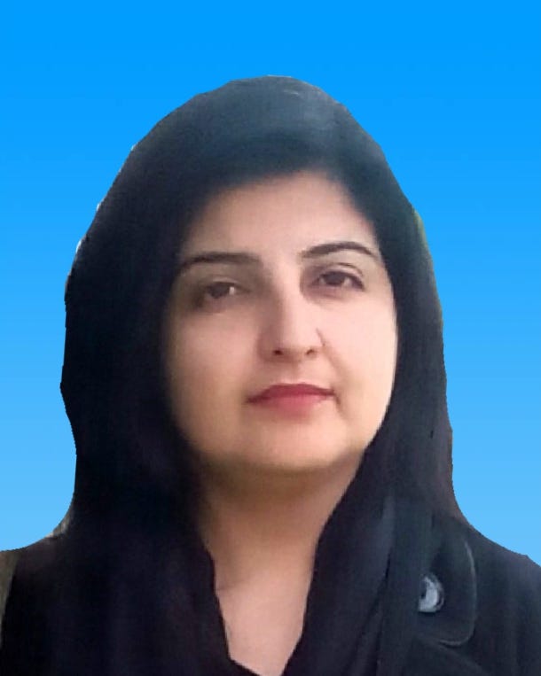 Amber Khan – Medium