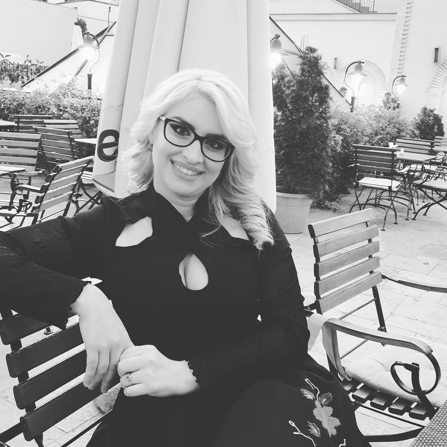 Sharon Janee – Medium