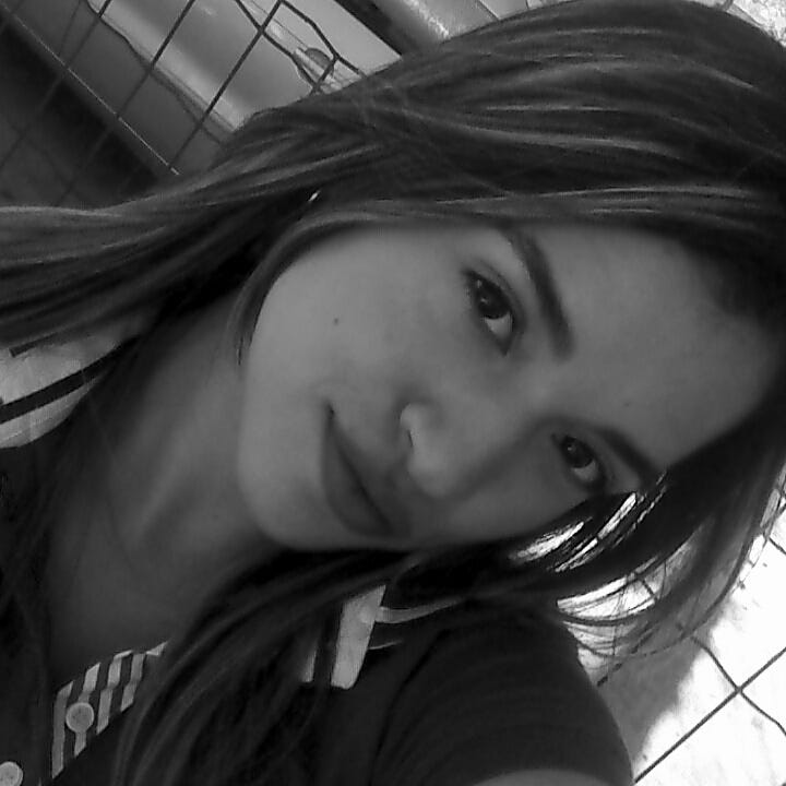 Jullya Costa – Medium