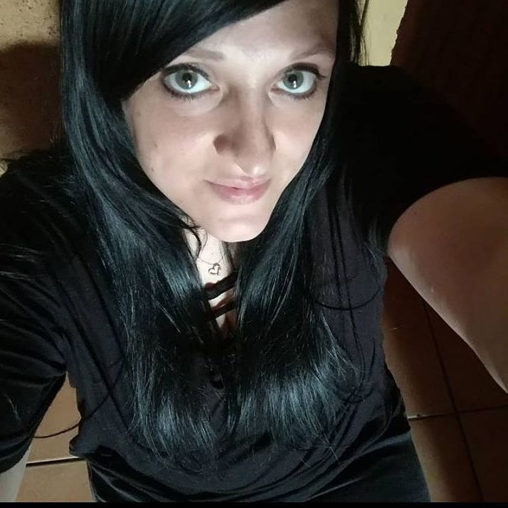 Elle Lamont – Medium