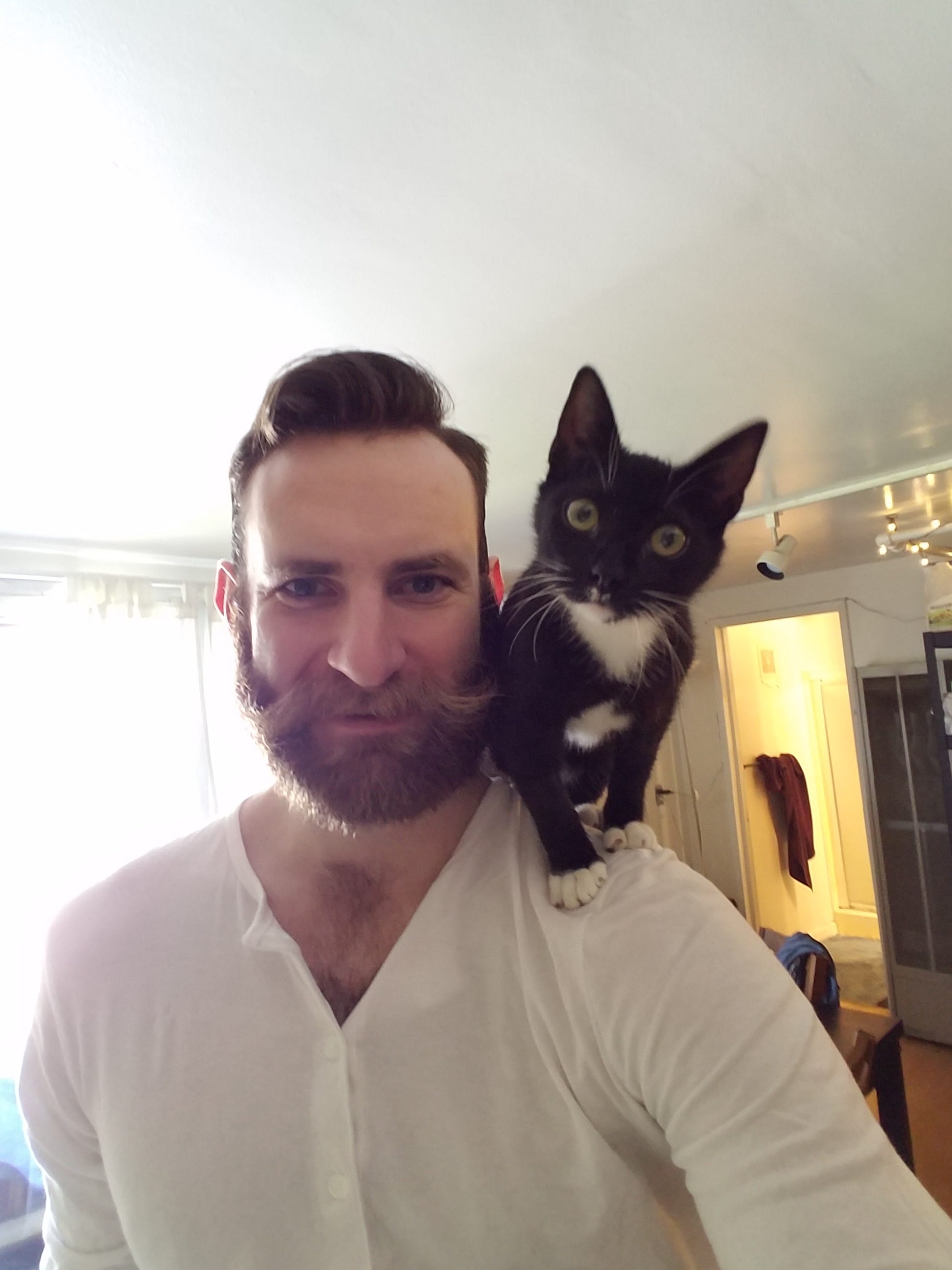 Bo Moore – Medium