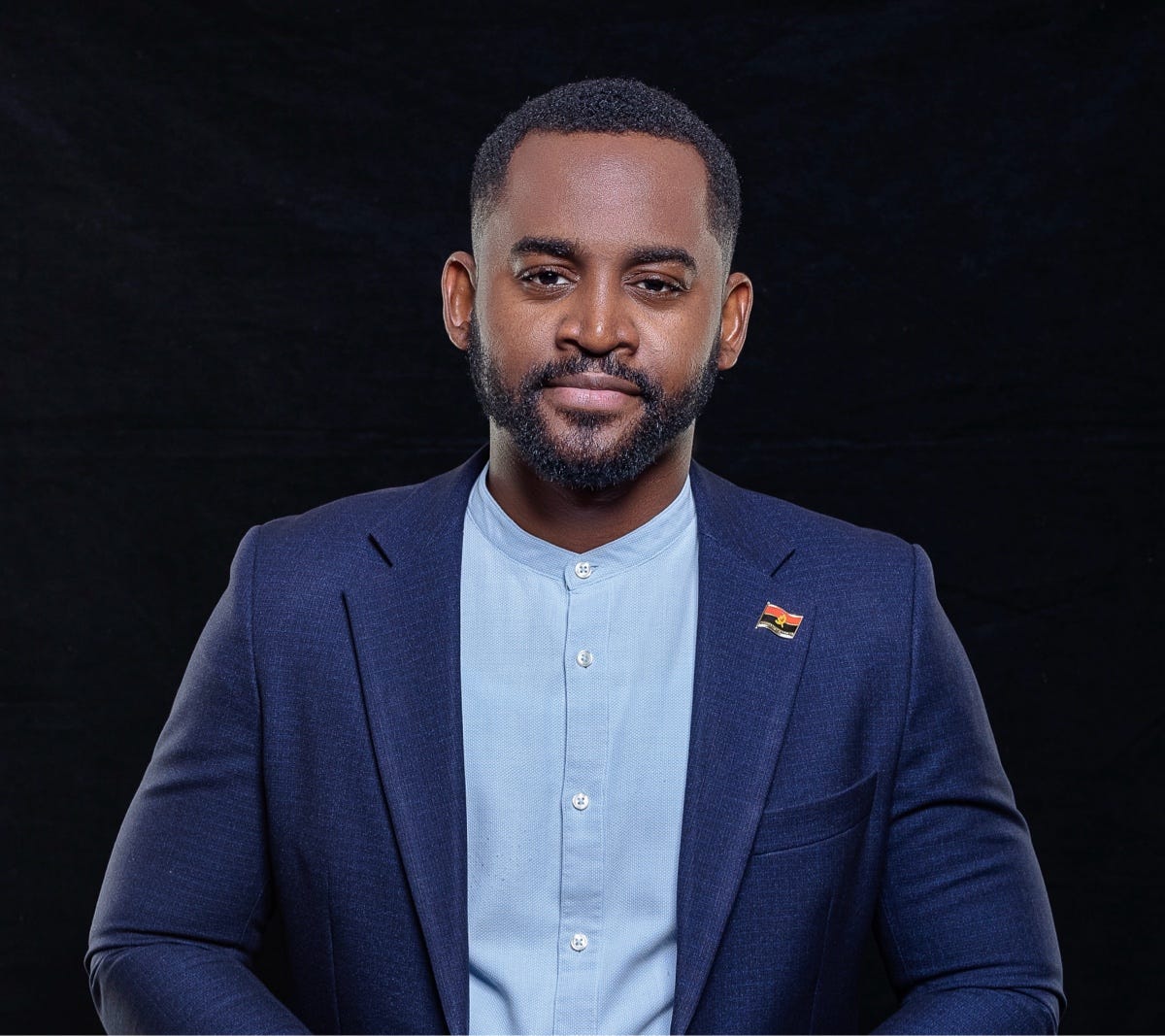 Adilson Camenha – Medium