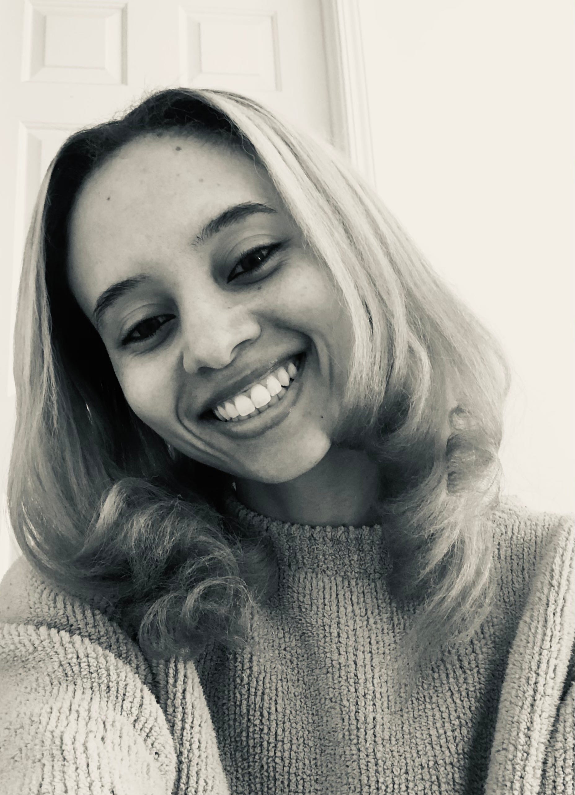 Amber Alexandria – Medium