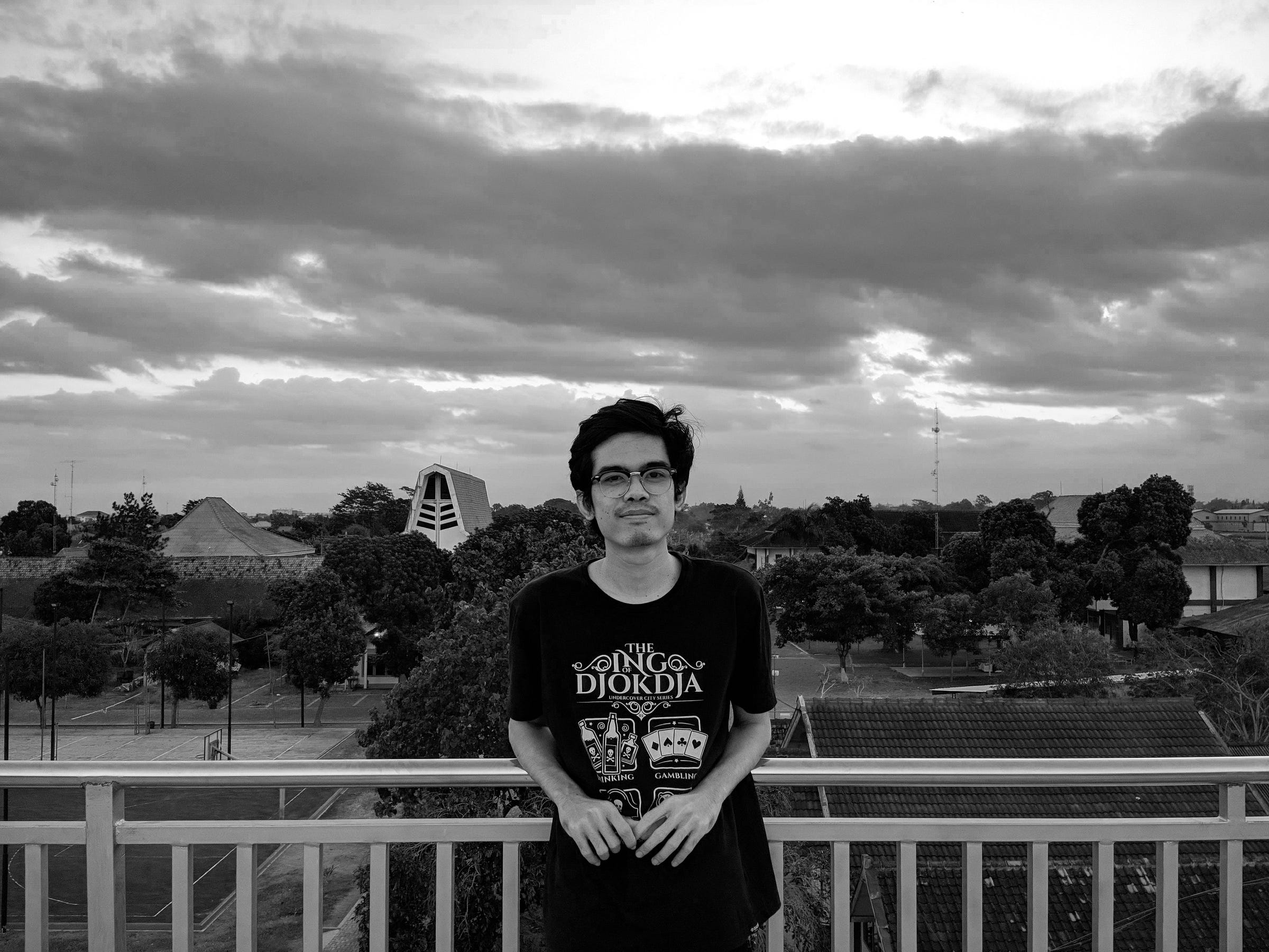 Yanes Rivki Yunius – Medium