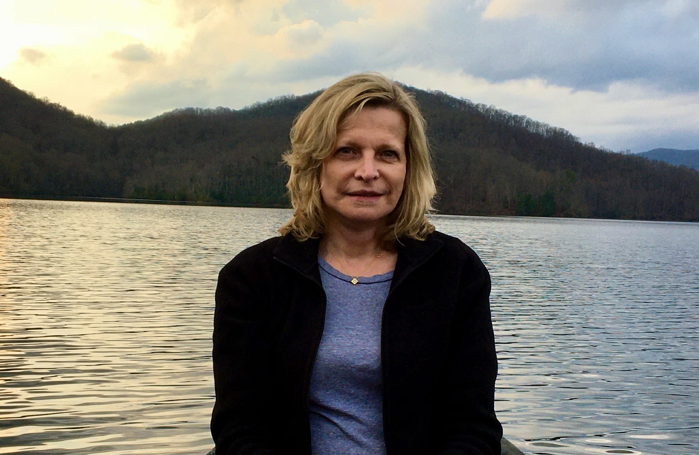 Viveca Novak – Medium