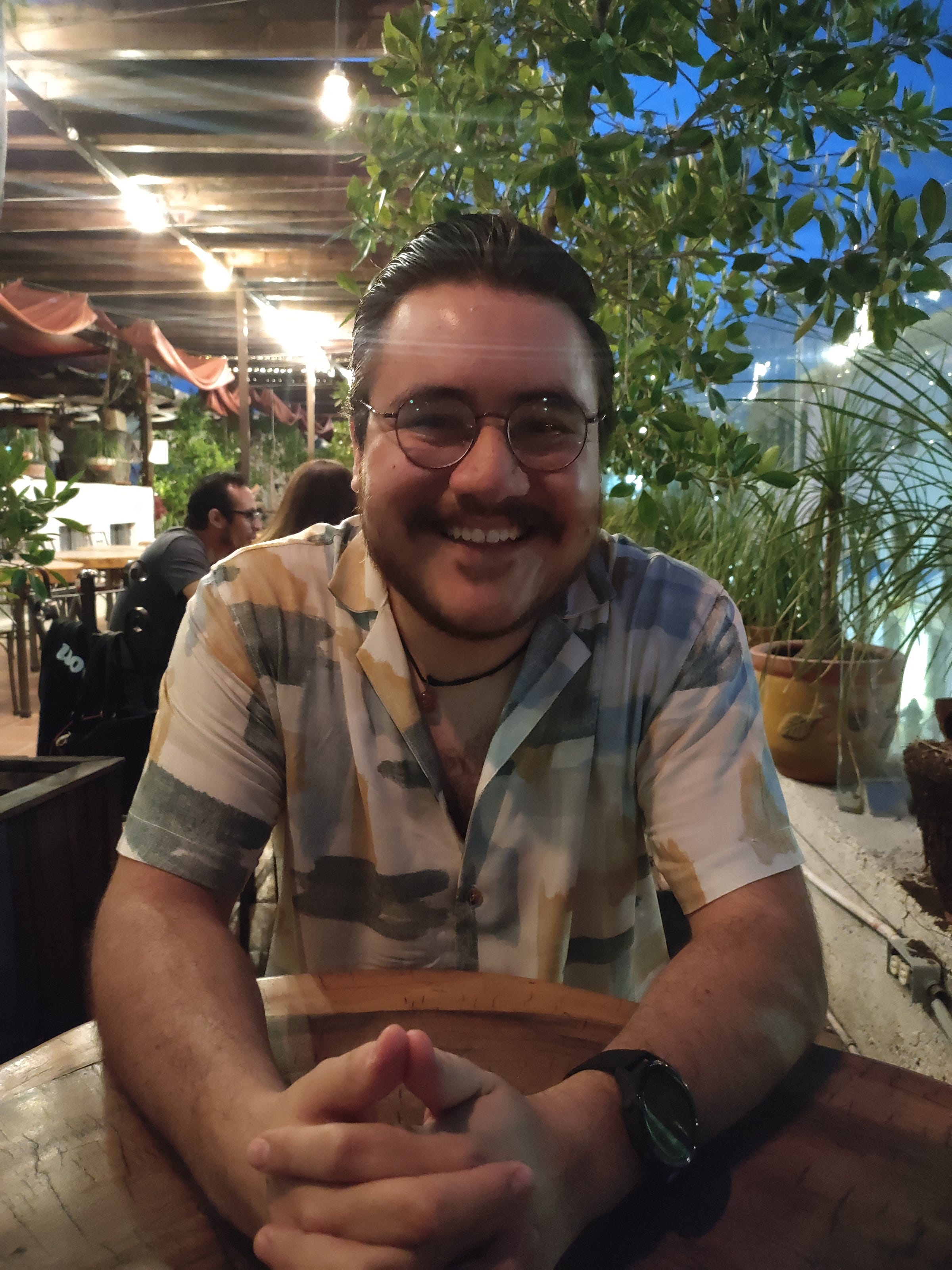 Víctor Grajeda – Medium