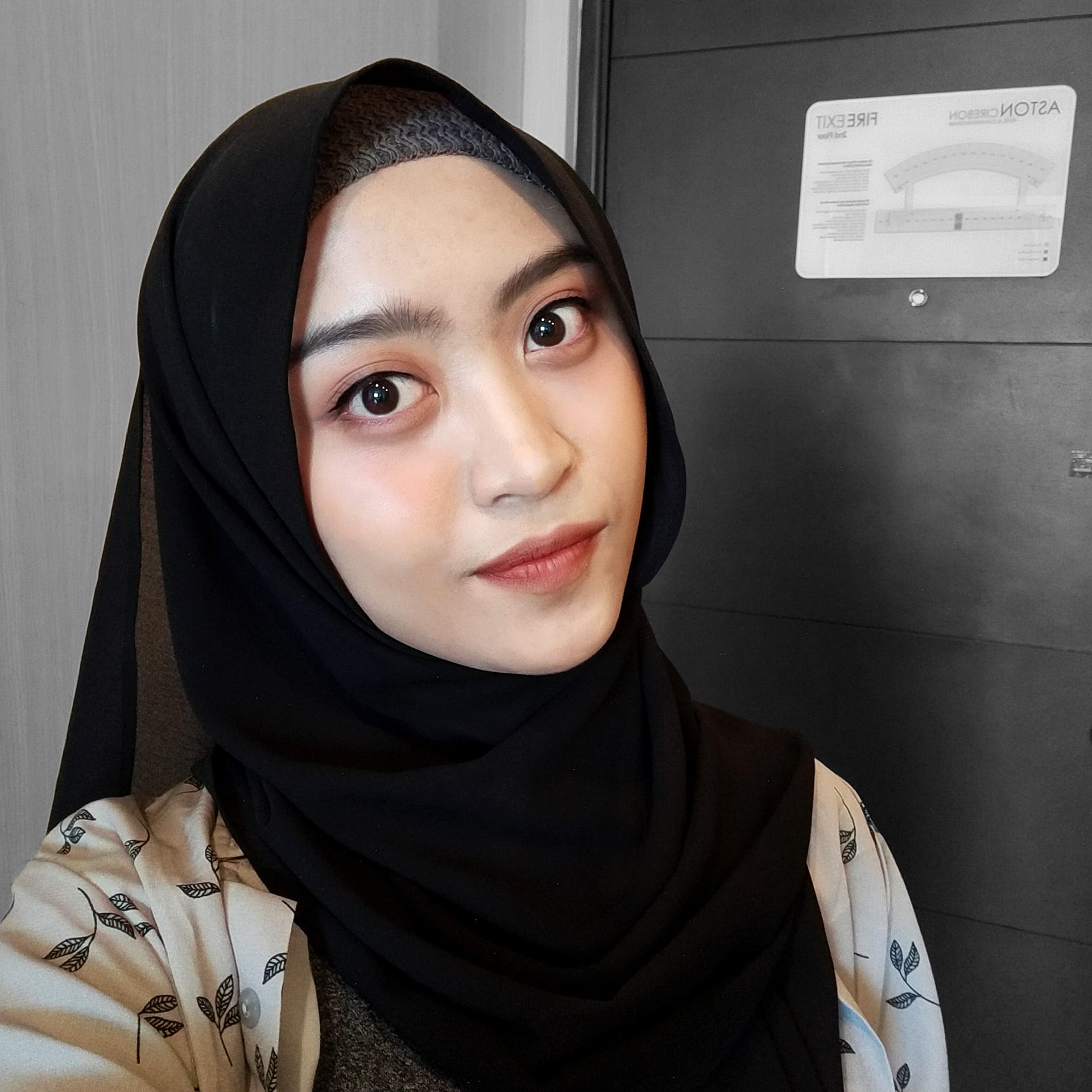 Qika Lyana – Medium