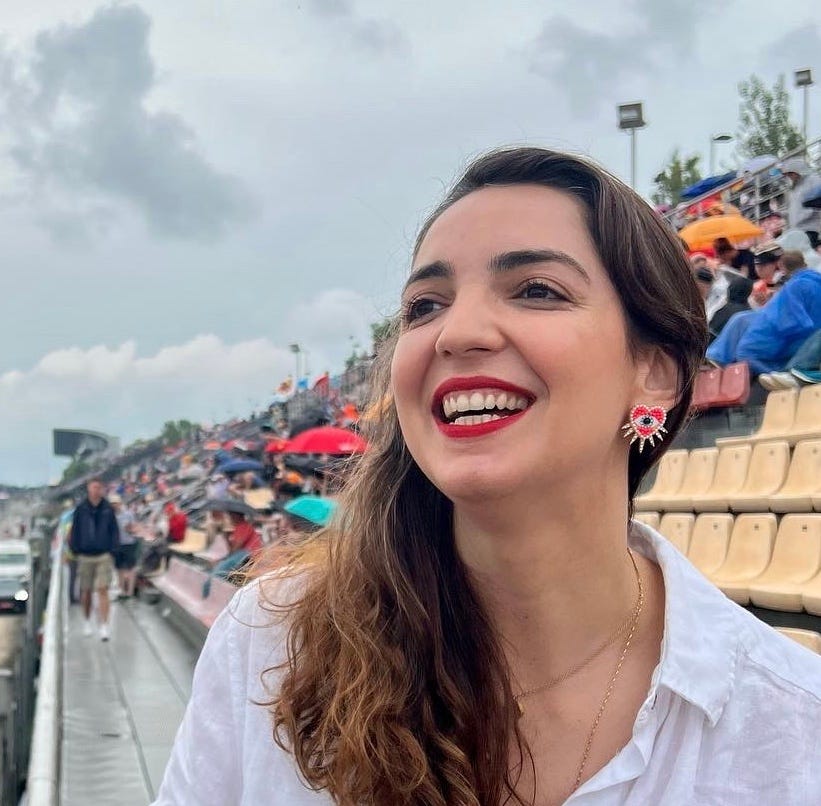 Amanda Ferreira – Medium