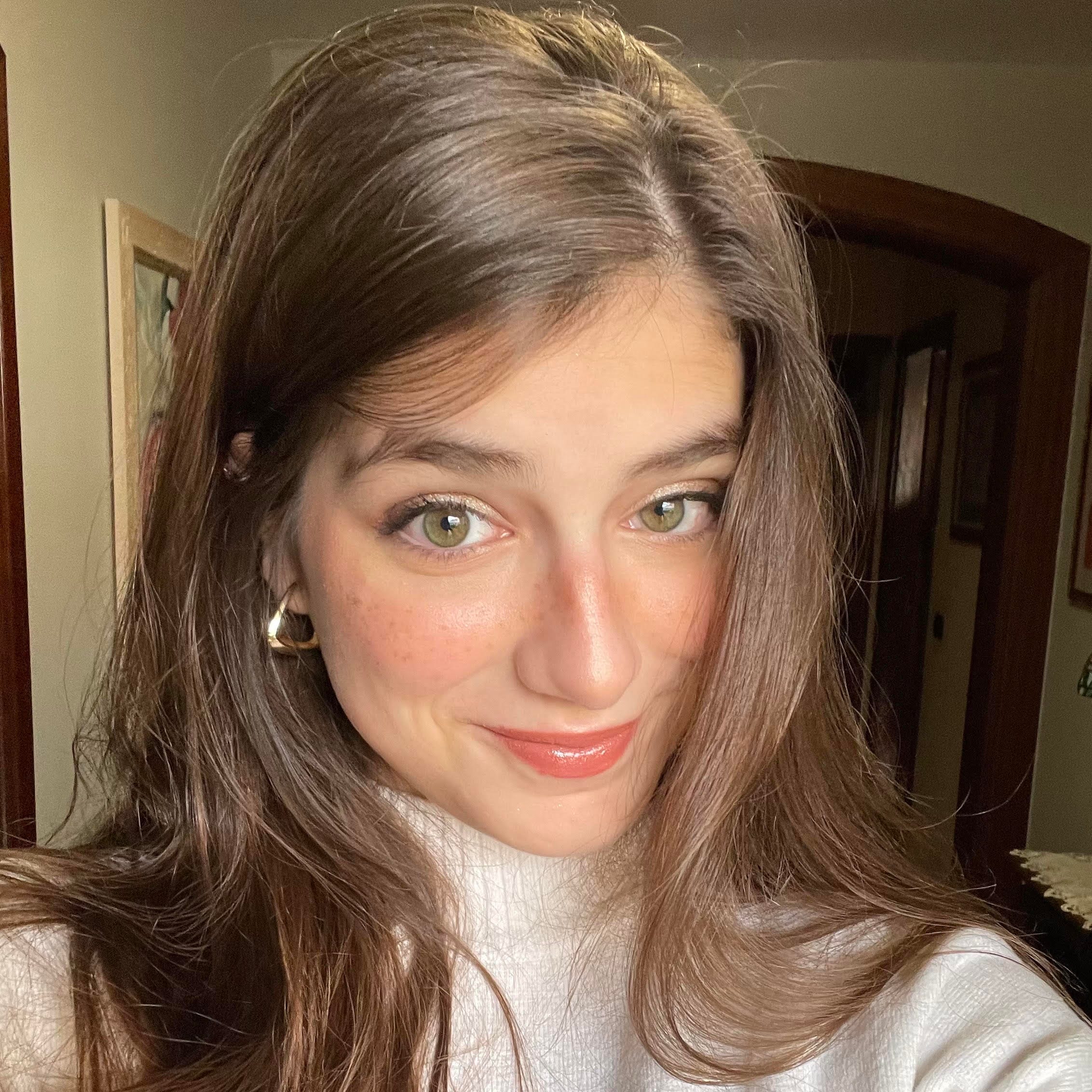 Lucía R – Medium
