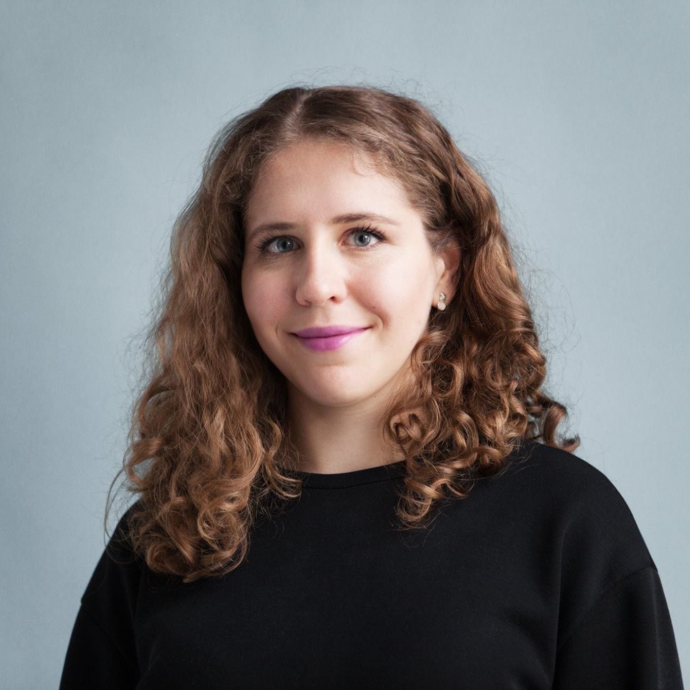 Anna Savina – Medium