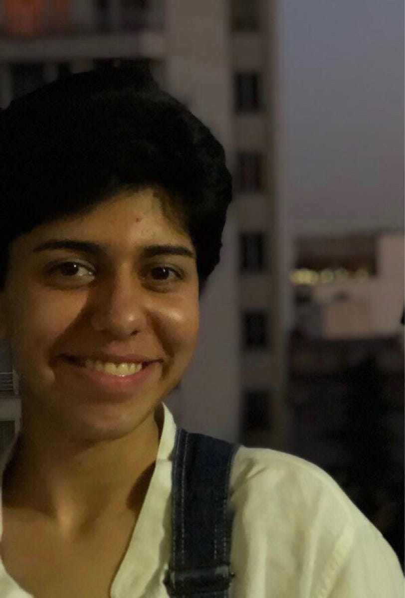 Dena Razmehr – Medium