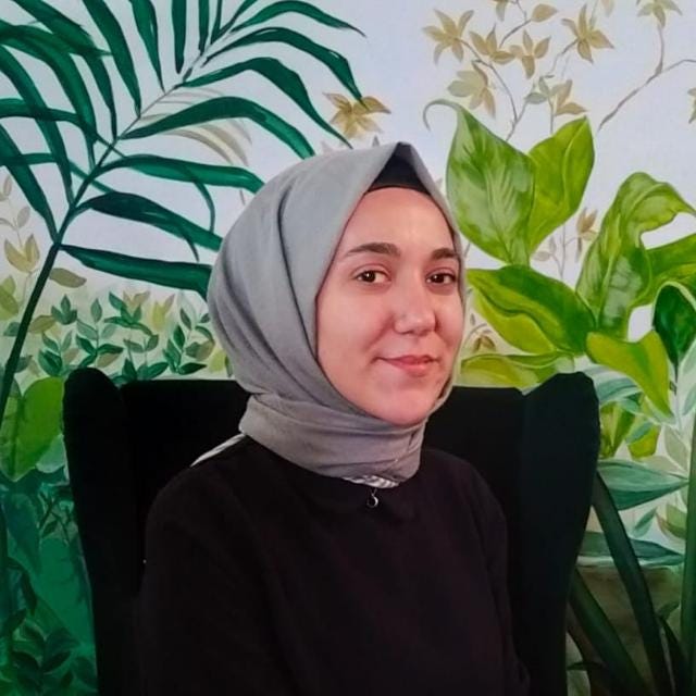 Esra Tıraş – Medium