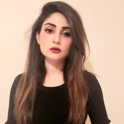 Mehreen Soomro – Medium