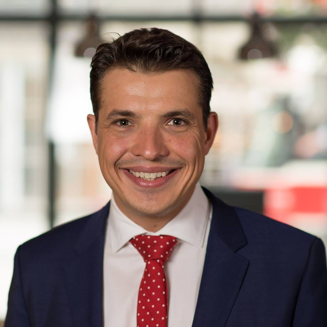 Alex Balikoti – Medium