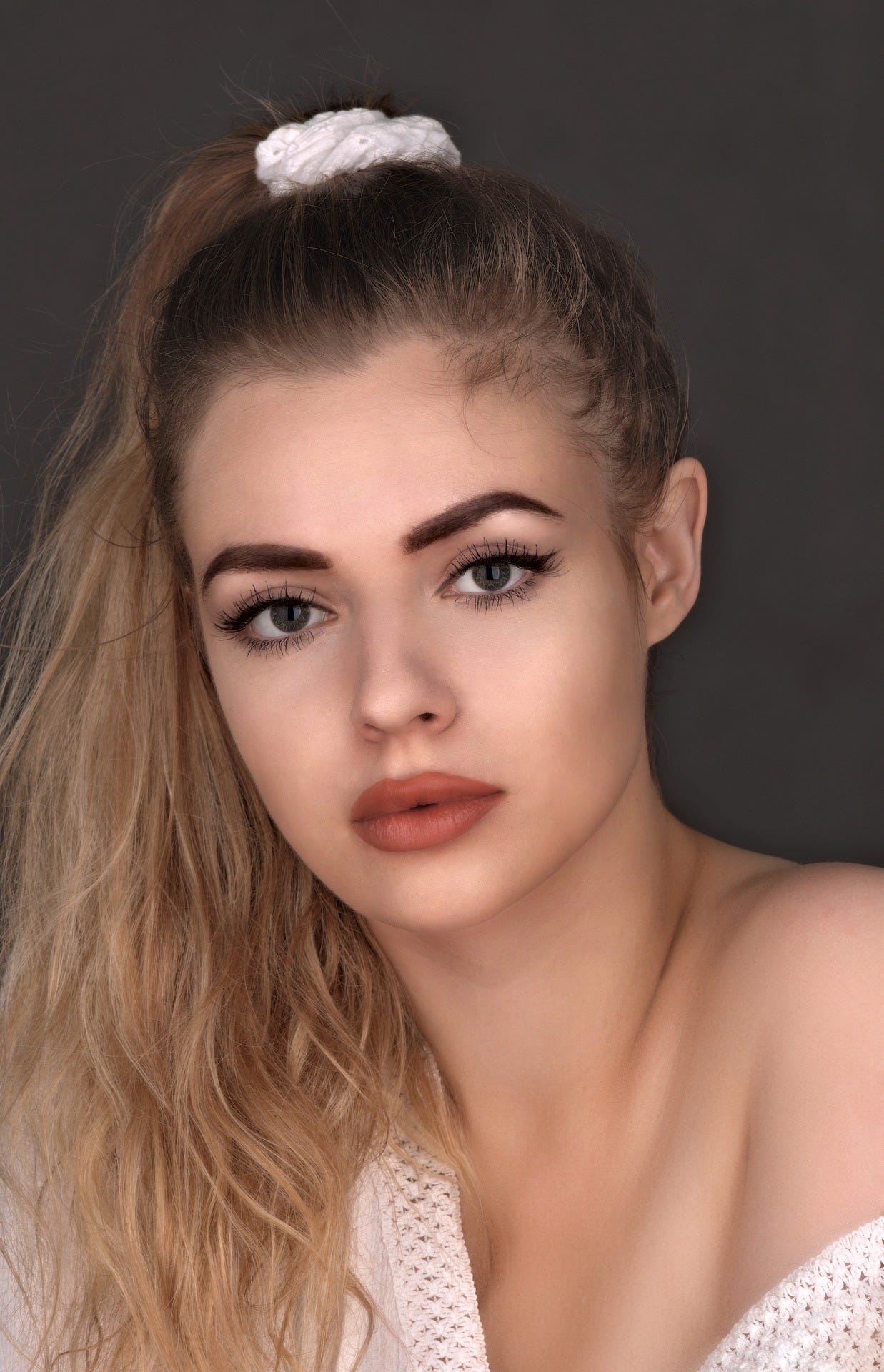 Emma Ava – Medium
