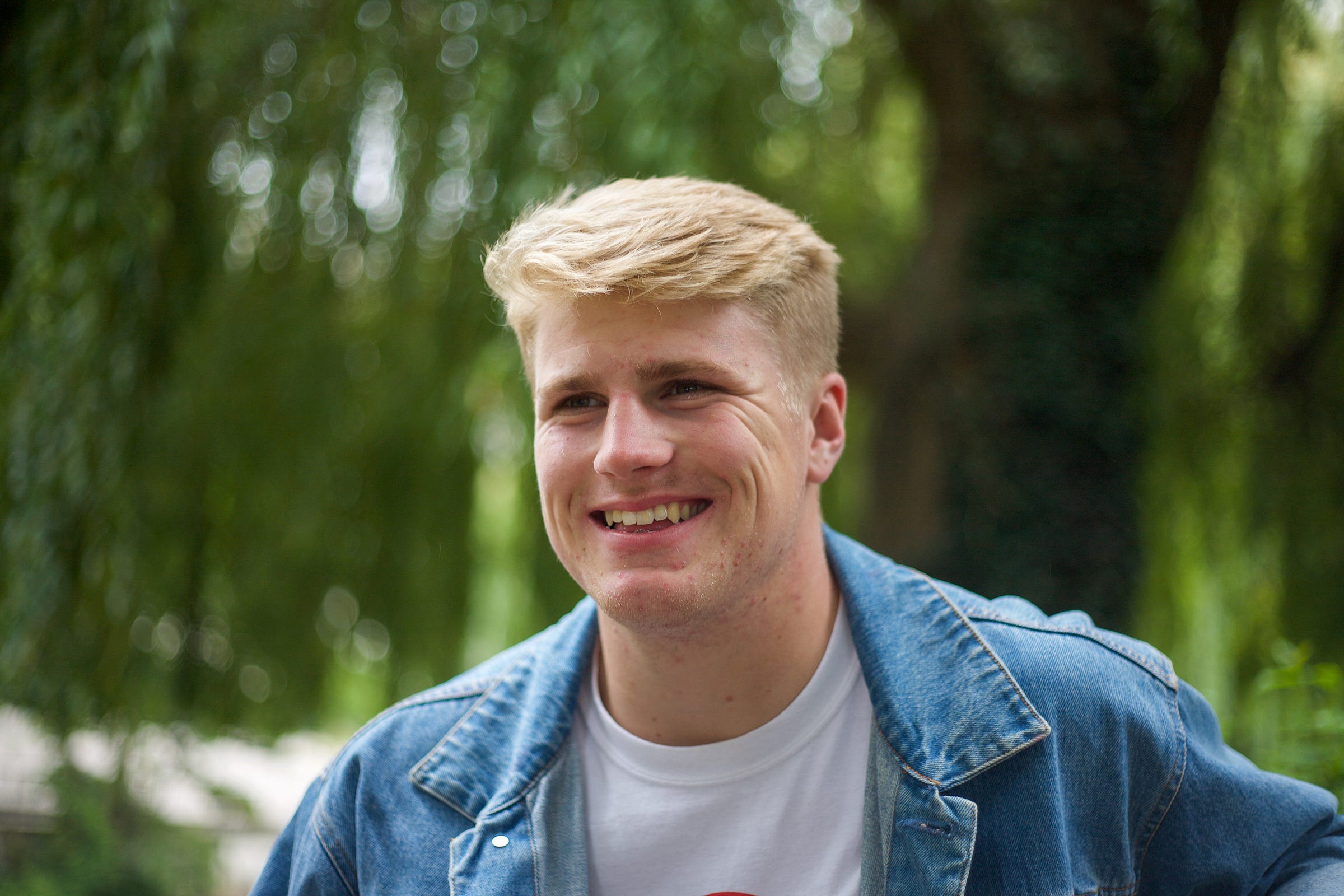 Ben Hawkes – Medium